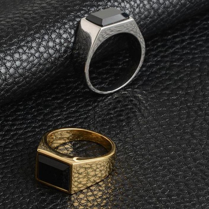 Lucas Signet Ring | Gentleman Rules